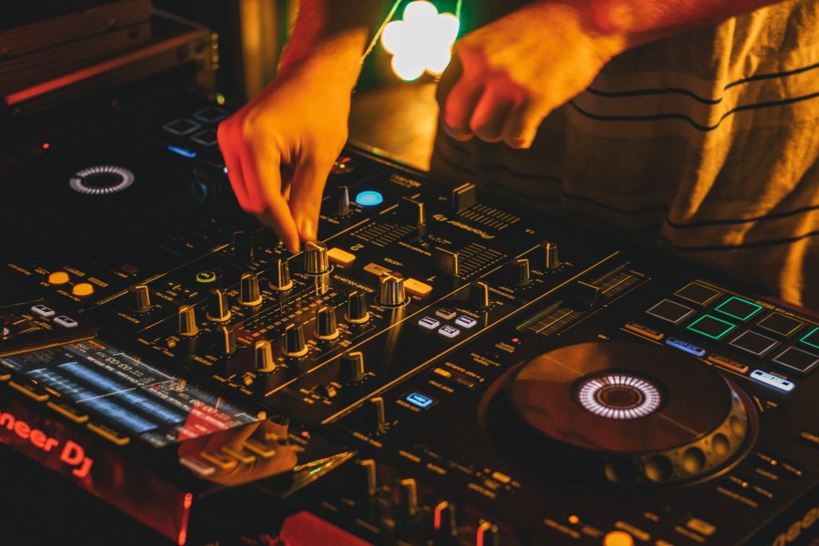 What Is House Music? An Ultimate Guide for 2025
